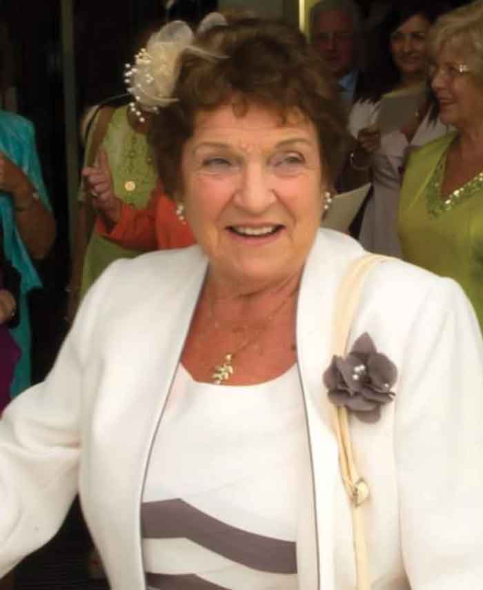 Freda enjoyed her time serving pints behind the Dragon bar | Echo.ie