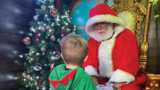 Santa in a van putting an end to long queues | Echo.ie